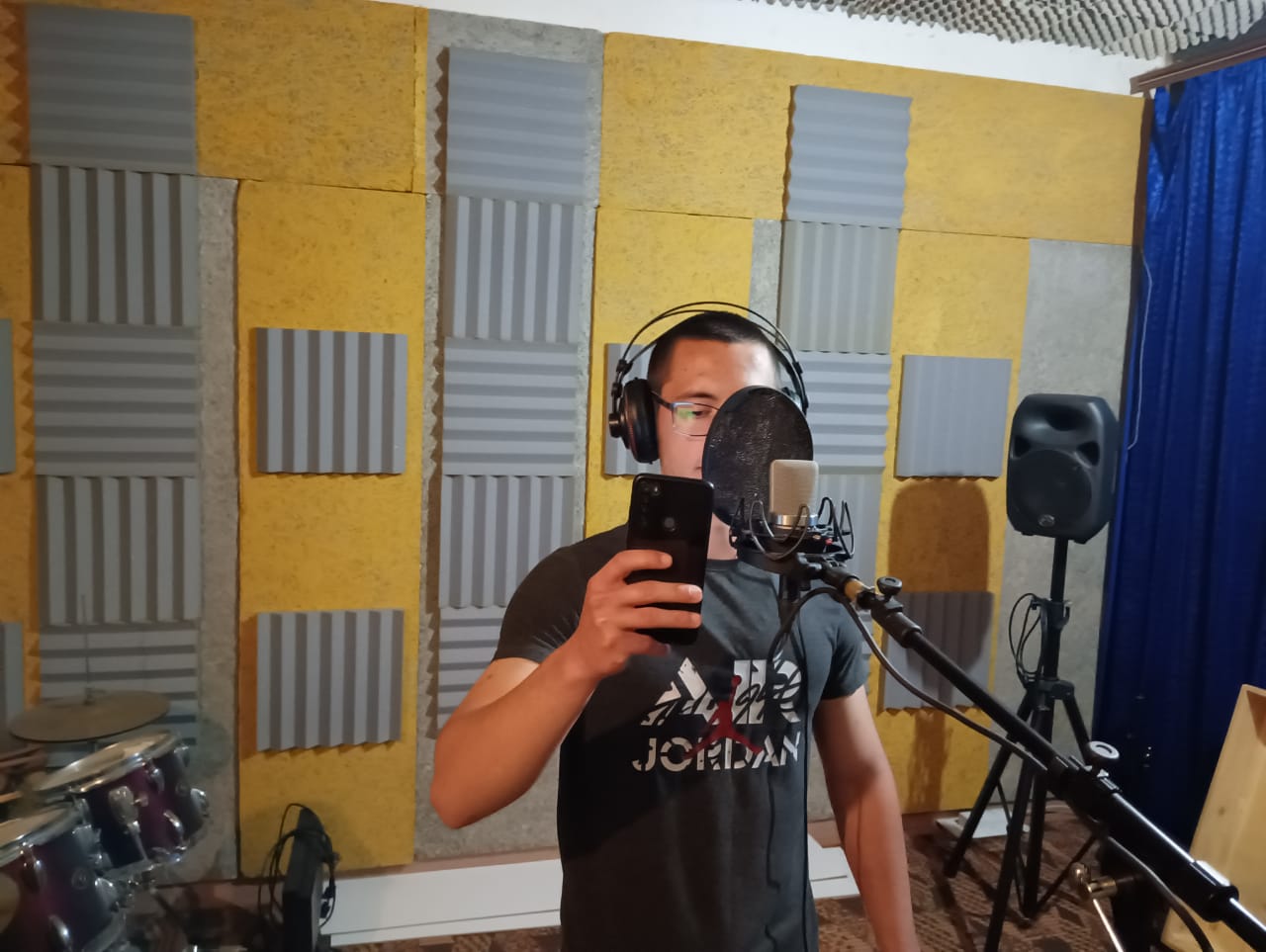 (VIDEO) Nikšićanin objavio album prvijenac: "Trka pacova" pogled na ...